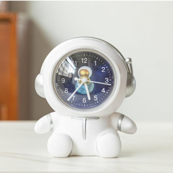 CoorFormer | Wall Decor | 2in Astronaut Desk Clock Piggy Bank For ...